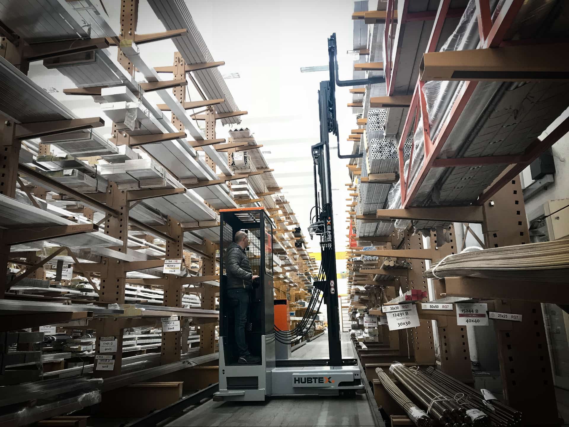 Handling solutions for the plastics industry | HUBTEX