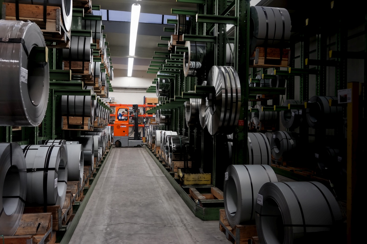 Coil transport: the right handling solution | HUBTEX