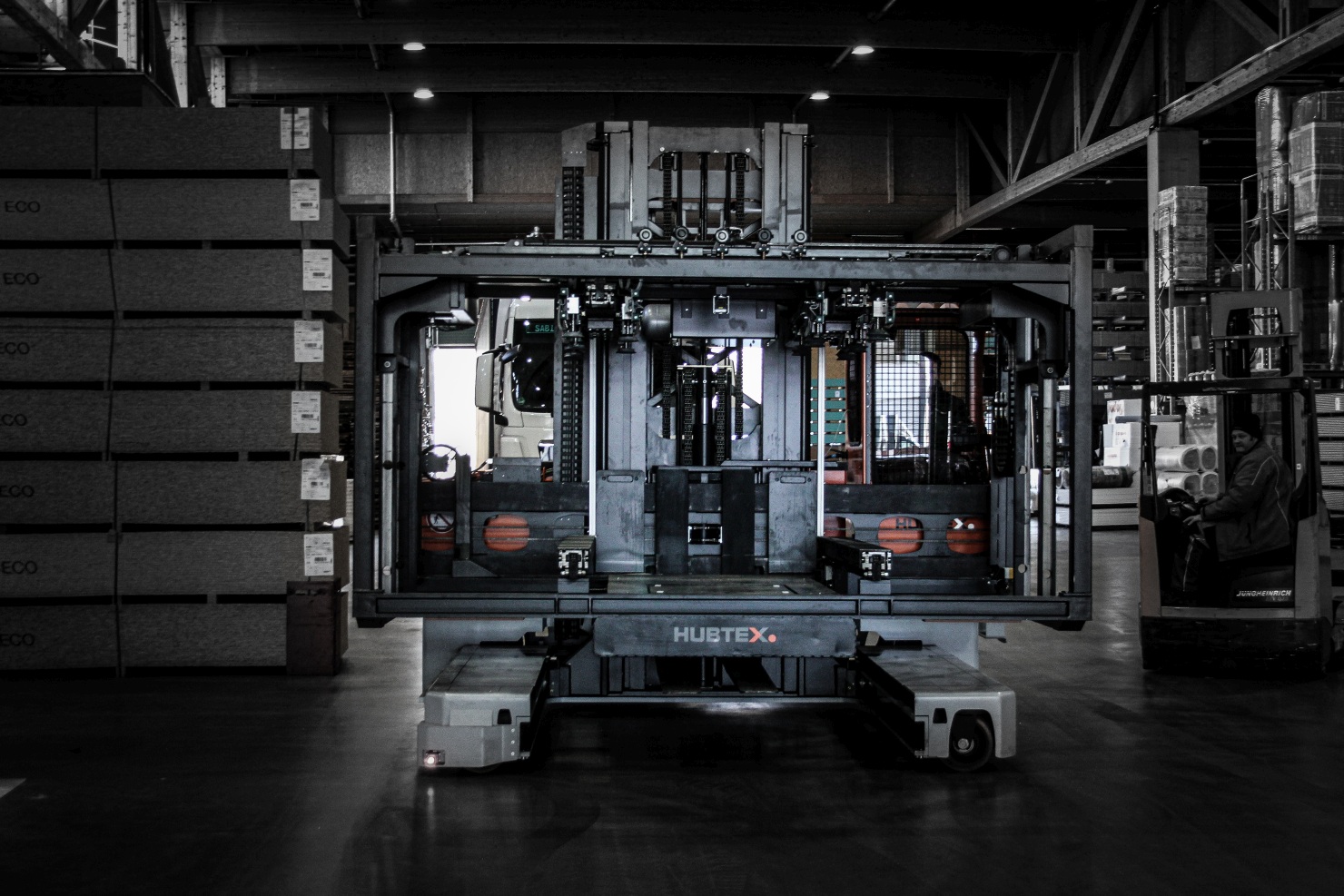 Order picking trucks with vacuum suction device | HUBTEX