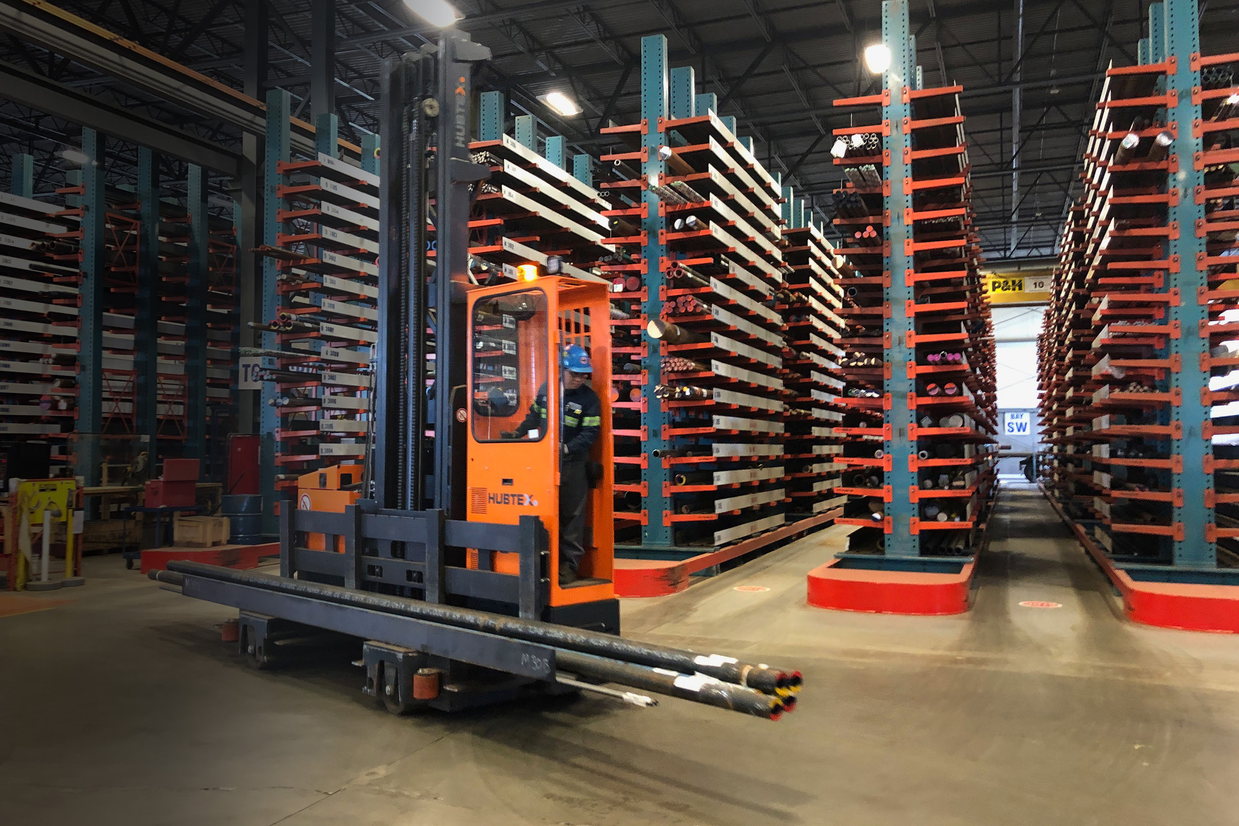 Multidirectional Sideloaders for Metal Service Centers | HUBTEX