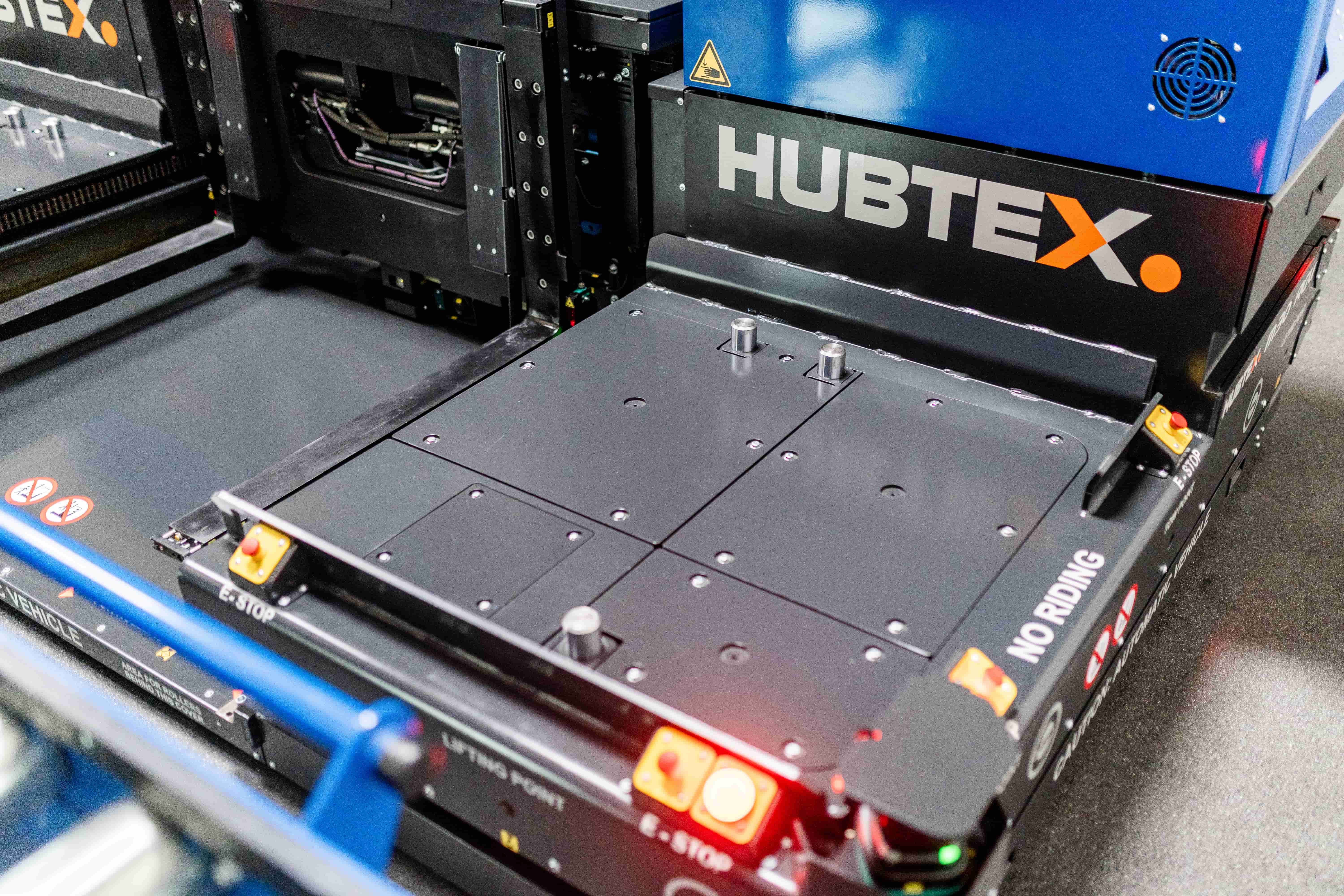 AGV & AMR: intelligent intralogistics automation | HUBTEX