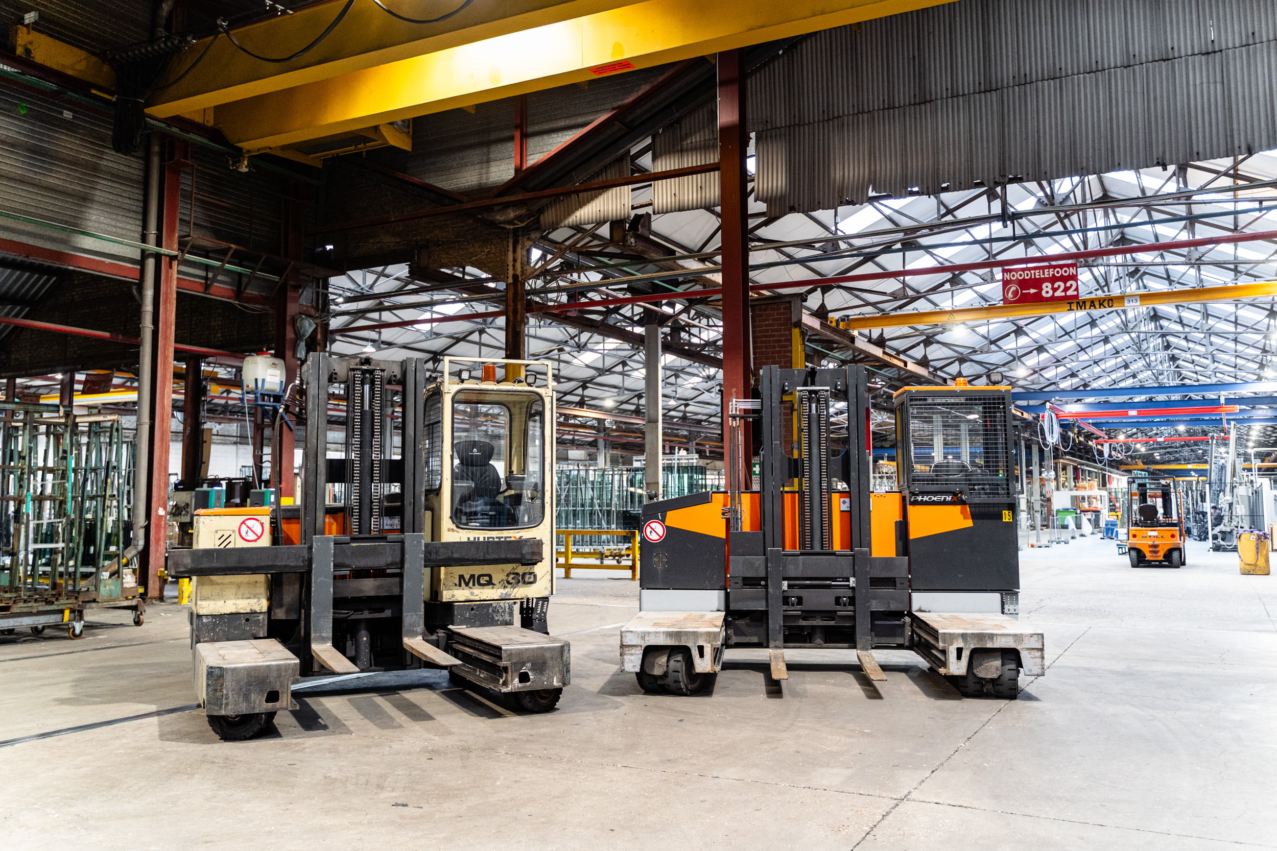 AGC Seapane: Glass logistics with a HUBTEX multidirectional sideloader