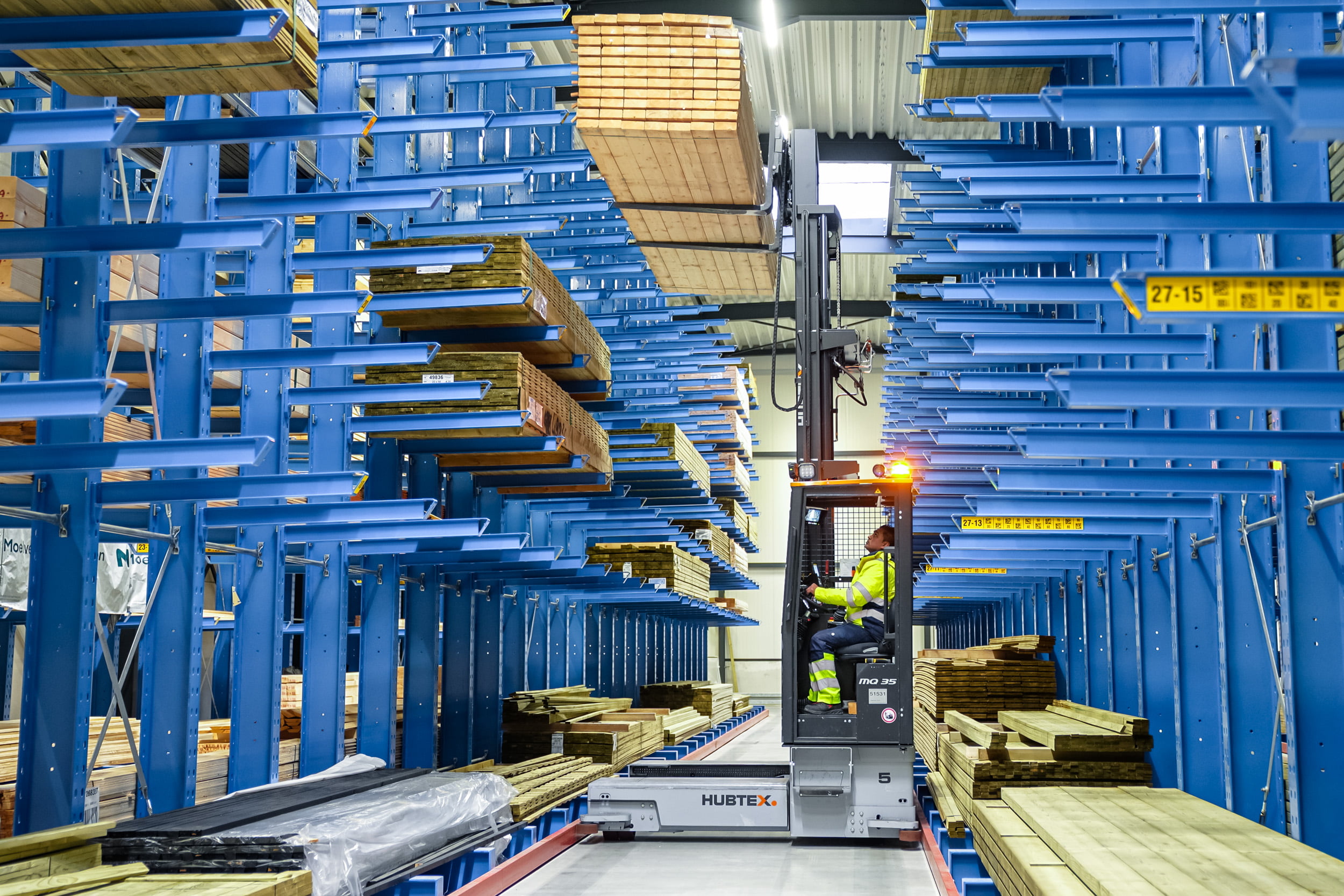 TABS Distributionszentrum Tilburg: 12x HUBTEX PHOENIX MQ35