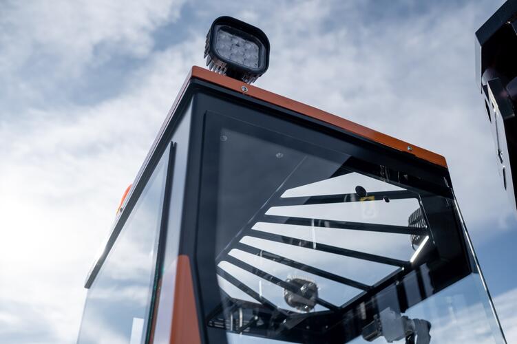 MaxX electric multidirectional sideloader: the alternative to diesel ...