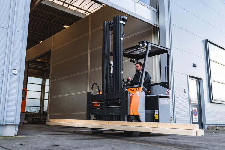 Electric multidirectional counterbalance forklifts: Unbeatably agile ...