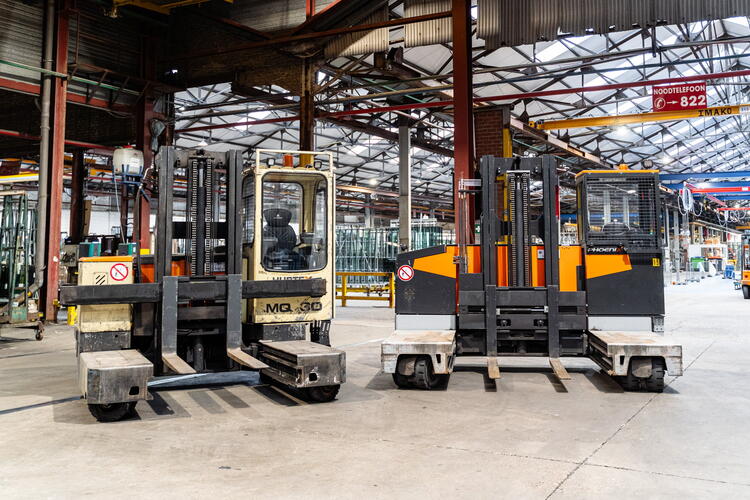 AGC Seapane: Glass logistics with a HUBTEX multidirectional sideloader