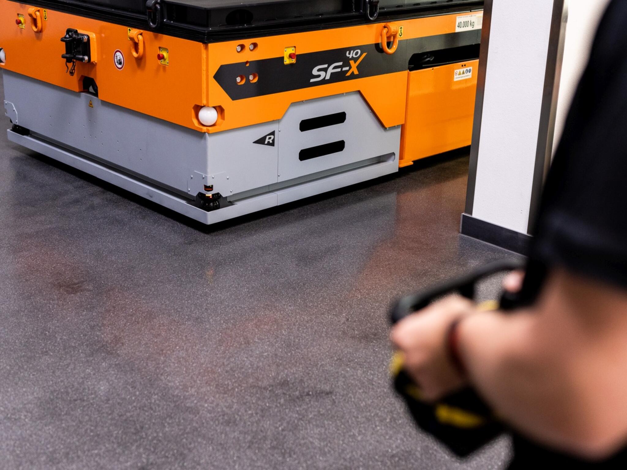 SFX – heavy-duty platform truck up to 130 t | HUBTEX