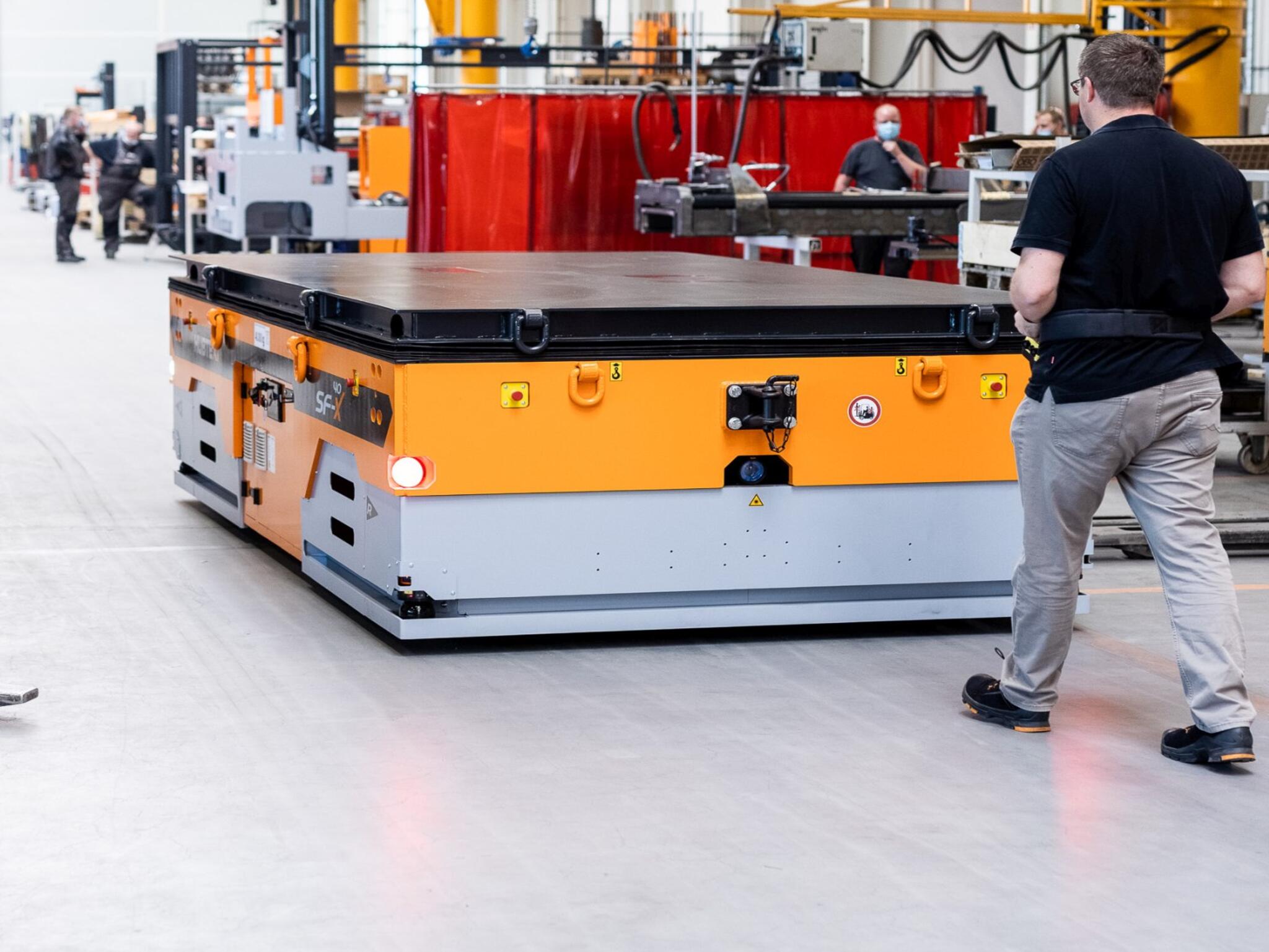 Platform transporter and rail-mounted truck: up to 350 t load capacity ...