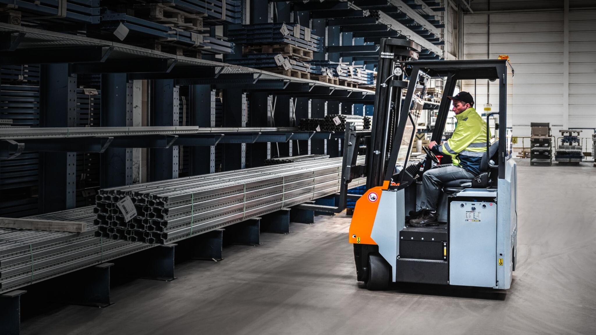 Custom-made sideloaders, forklift trucks for long, bulky and heavy ...