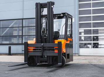 FluX 45 electric multidirectional counterbalance forklift: the 2-in-1 ...