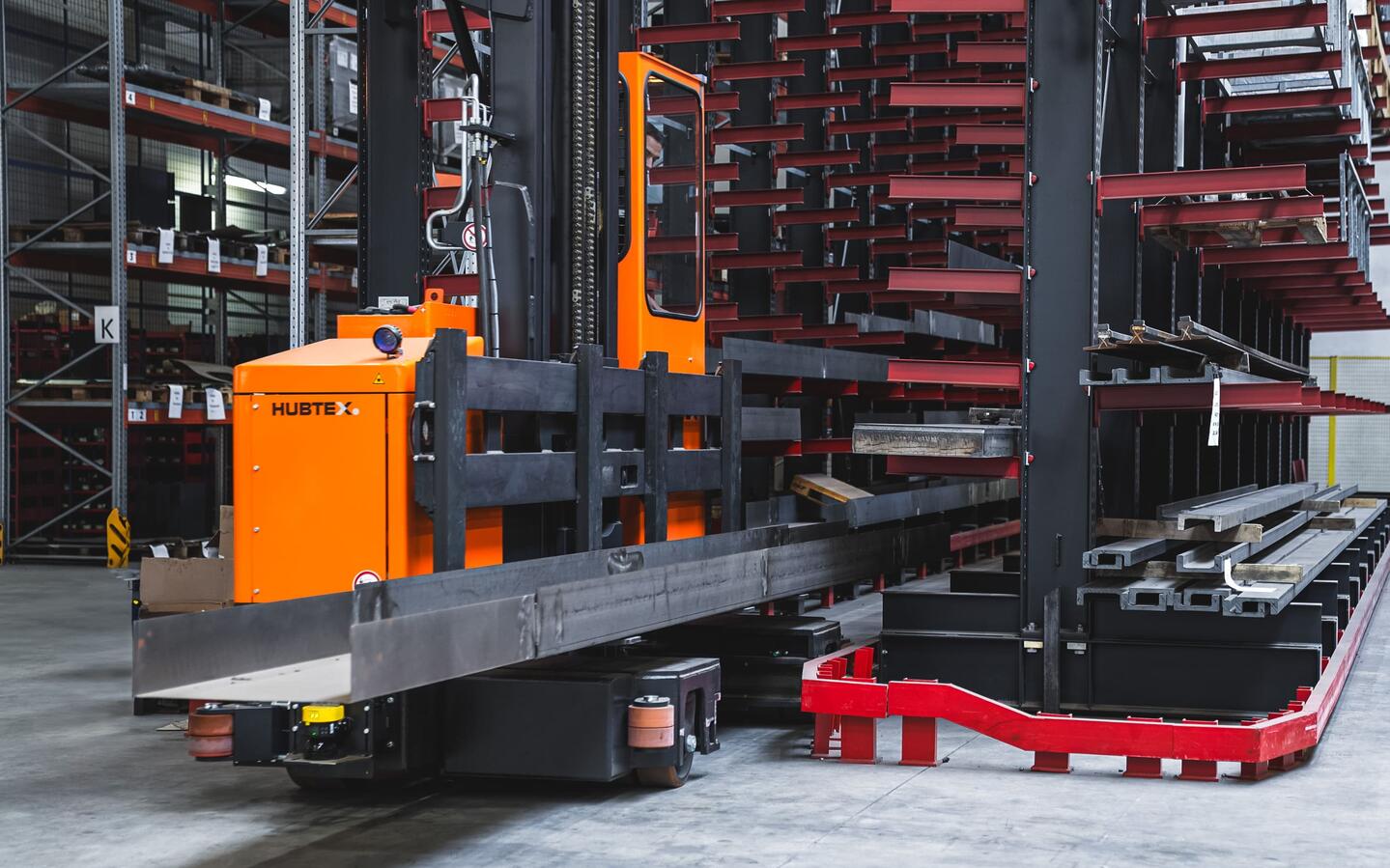 Electric multidirectional sideloader PHOENIX: adaptable to all ...