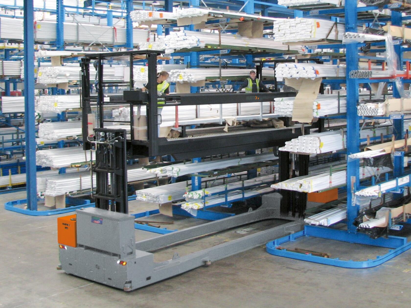 Long load order picker: for extremely narrow aisles | HUBTEX