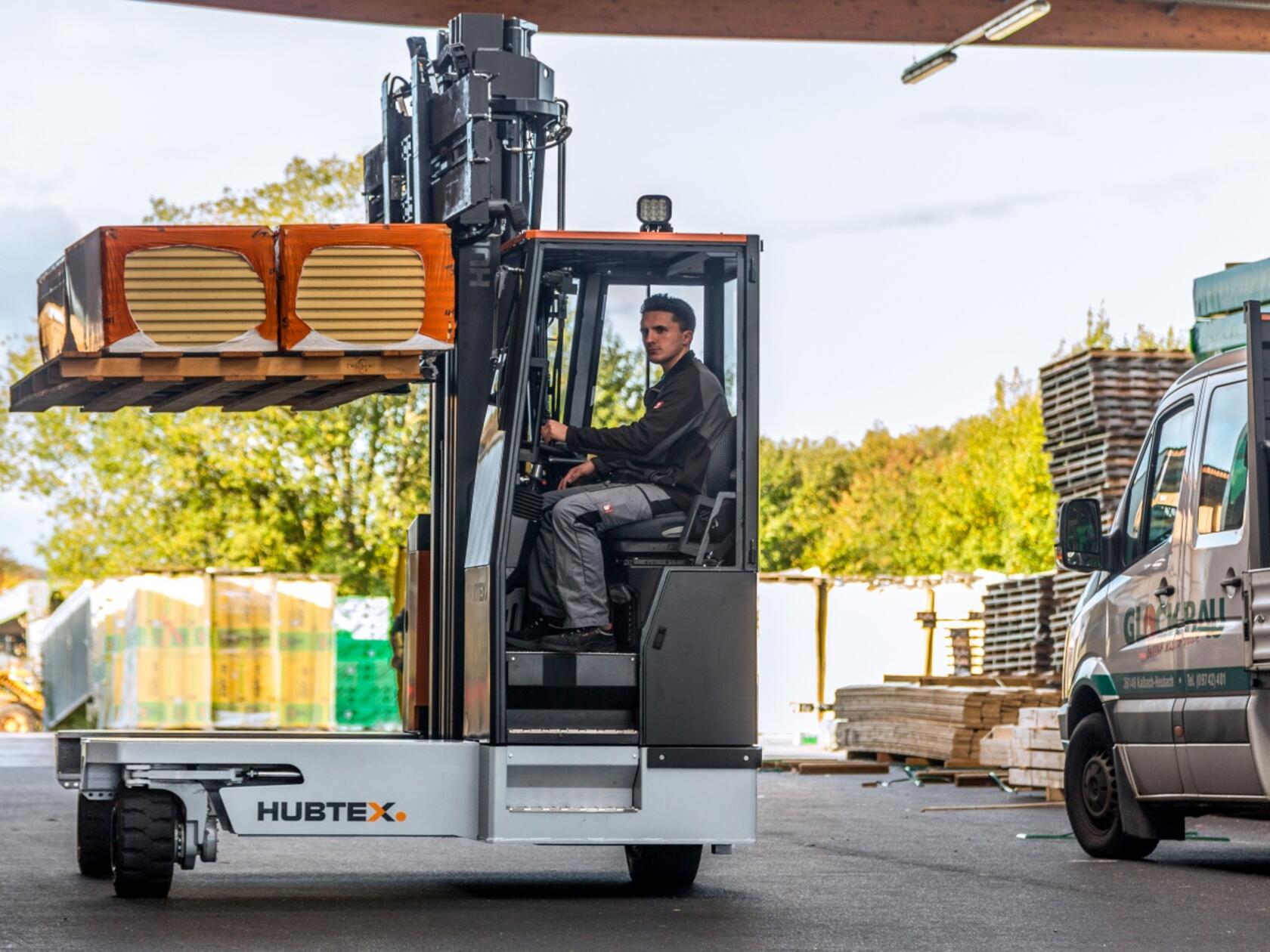 Transport von Baustoffen und Fertigelementen | HUBTEX