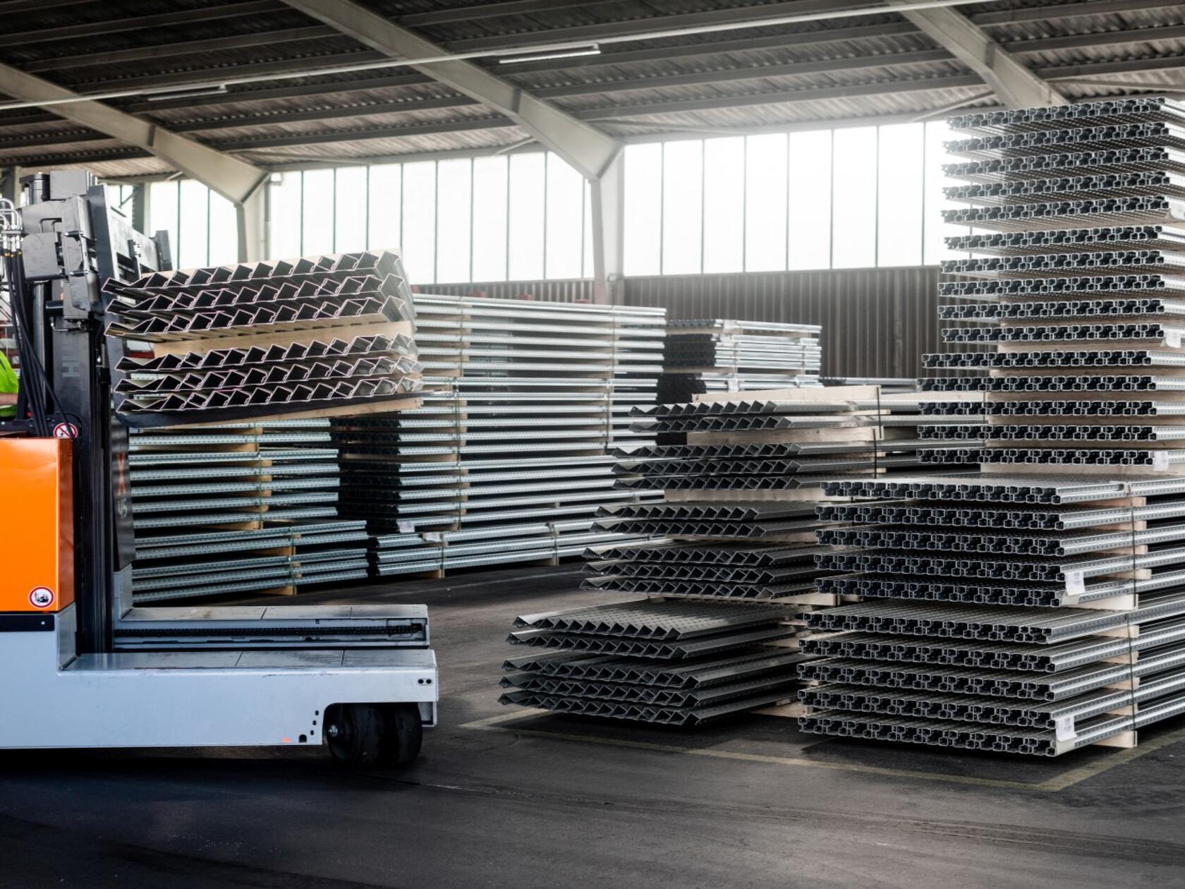 Transport von Baustoffen und Fertigelementen | HUBTEX