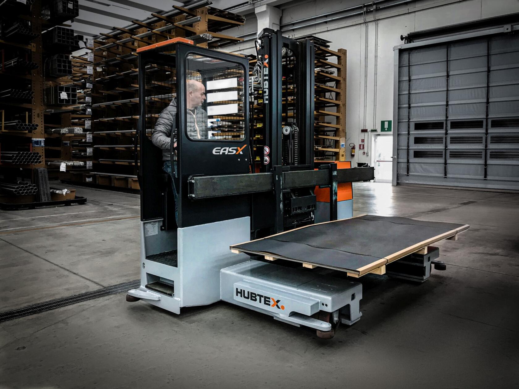 Elektrische meerwegheftrucks: Maatwerk voor uw gebruik in het magazijn ...