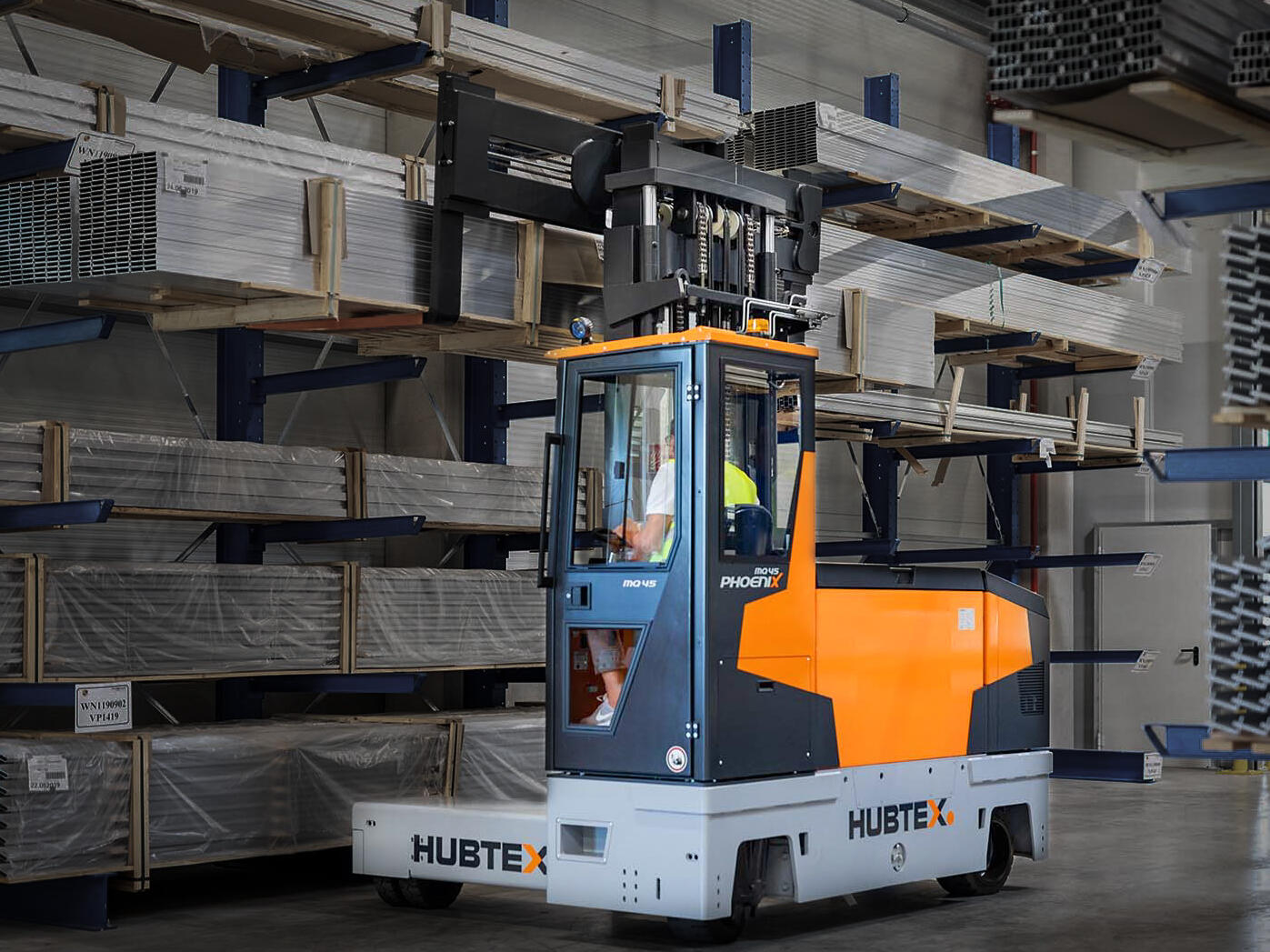 Speciaal geproduceerde zijladers, vloertransportmiddelen voor lange ...