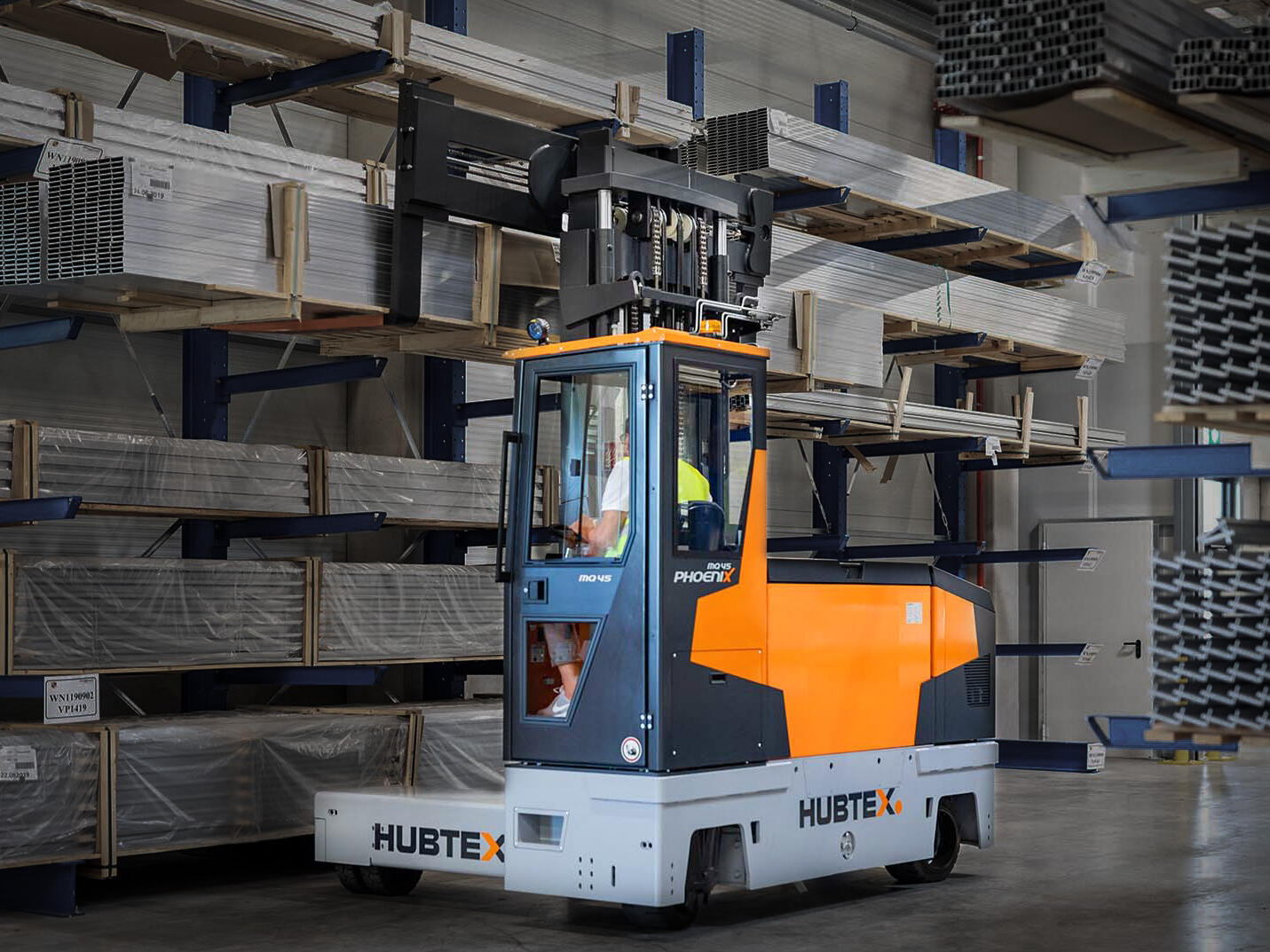 Spezialgefertigte Seitenstapler, Flurförderzeuge für lange, sperrige ...